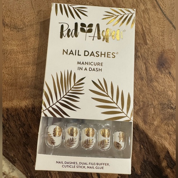 Red Aspen | Makeup | Red Aspen Gold Leaf Nail Dashes Adrianas Golden ...
